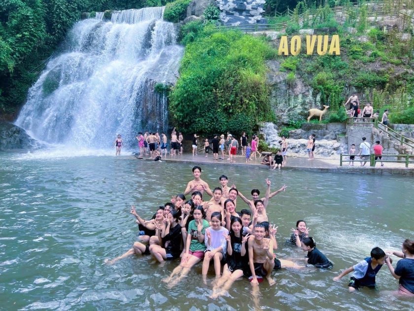 Khu Du Lịch Ao Vua - Điểm Vui Chơi Lý Tưởng Ở Ba Vì 2025 | Dulich24.com.vn